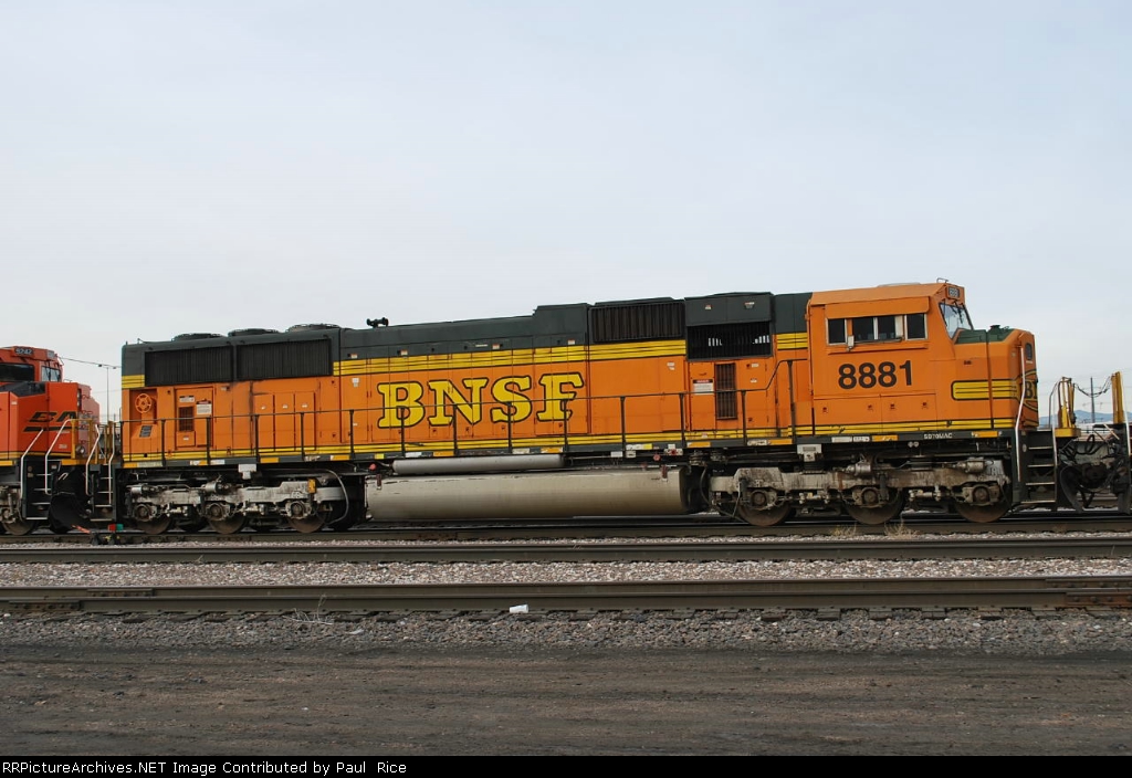 BNSF 8881